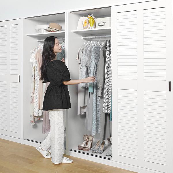 【発売日：2024年08月01日】まるで造り付けのクローゼットのような収納力と佇まい高さを有効活用できるハイタイプの大容量収納目隠し効果と埃を防ぐルーバー扉は通気性が抜群開閉のスペースを必要としない使いやすい引き戸タイプ【カラーバリエーショ...