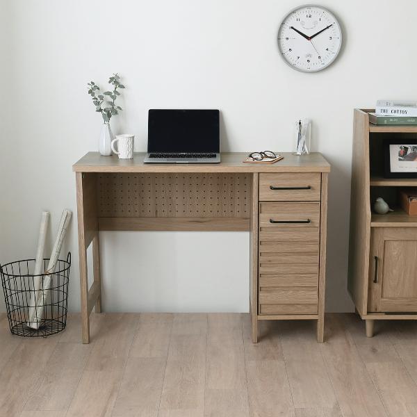 【発売日：2026年03月01日】幅100cmのコンパクトサイズは一人暮らしやワンルームにも取り入れやすく、ノートパソコンを広げての作業にもぴったりです。 広々とした脚下空間と、40cmの奥行きがすっきりとした印象を生み出し、お部屋の圧迫感...