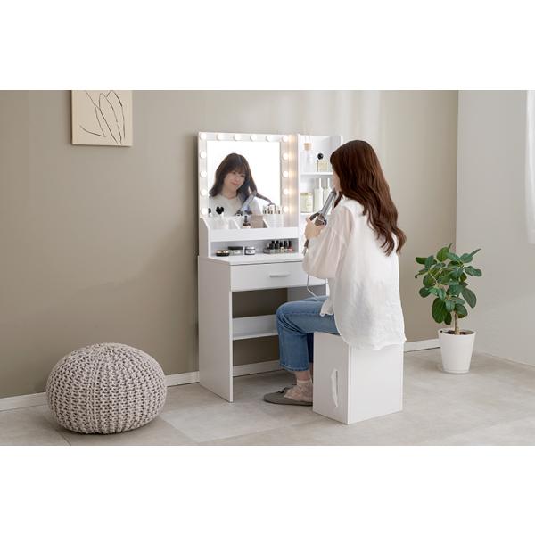 【発売日：2026年03月01日】メイク時間を、もっと快適に、もっと楽しくLEDライト付きミラーと大容量収納を兼ね備えた多機能ドレッサー顔全体をしっかり照らすLEDミラーで、自然な明るさの中でメイクができ細部まできれいに仕上がります大きめの...