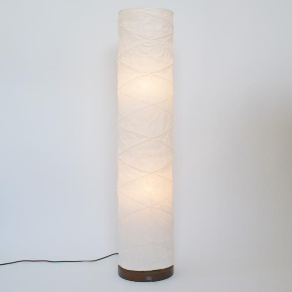 【発売日：2023年11月11日】和風フロアスタンド　ツナギ提灯ヒゴをダイヤ型に巻いたお洒落なデザインとなっています。和室、廊下、客間などの空間をお洒落に演出します。▽揉み紙和紙に揉みを入れてクシャっとさせた、お洒落な和紙。人気のある白色の...