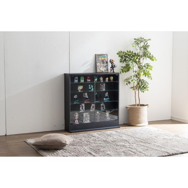 【発売日：2023年11月11日】コレクションを美しく魅せて、お部屋にも馴染むコレクションケース『Legen(レーゲン)』。スリムな奥行きは圧迫感を感じさせず、一人暮らしやワンルームなどにもピッタリ。無駄な装飾が無いシンプルなデザインは、様...