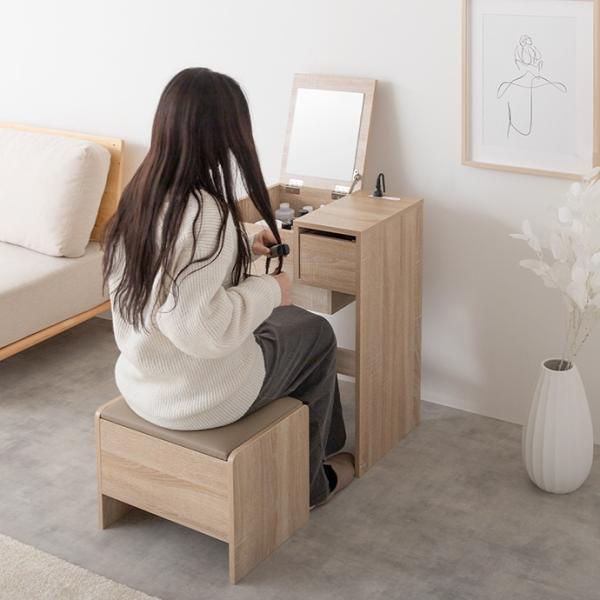 【発売日：2023年12月01日】コンパクトでベーシックデザインが特徴的なコンパクトドレッサー省スペース設計ながら、3か所に収納場所を設けましたメイクやヘアセットに必要な化粧品や美容家電をまとめて収納毎日の身支度が快適に、楽しくなるドレッサ...