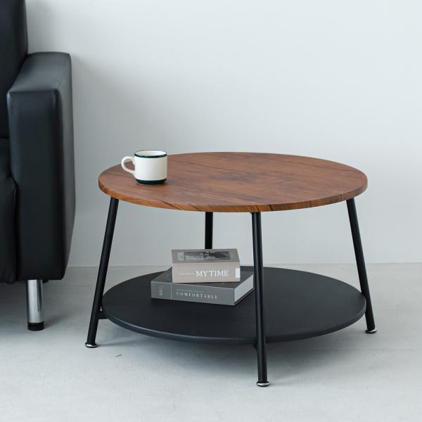 【発売日：2024年12月01日】木目柄とスチールを組み合わせたヴィンテージライクなサイドテーブルヴィンテージテイストの凹凸あるリアルな木目シート仕様。天板は広々使える直径60cm。シート仕様なので汚れてもお手入れ簡単なのも嬉しいポイント♪...