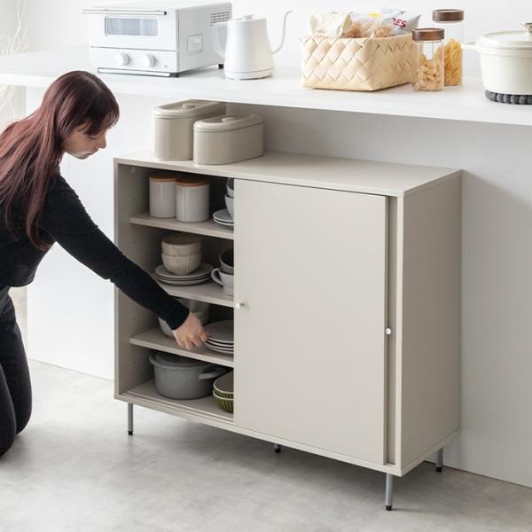 【発売日：2025年07月01日】シンプルながらも洗練されたデザインで、空間にすっきり落ち着いた印象を与える『Putie(プティ)』キャビネット。開閉に場所をとらない引き戸仕様と奥行きを抑えたスリムな設計で、限られたスペースでも無理なく設置...