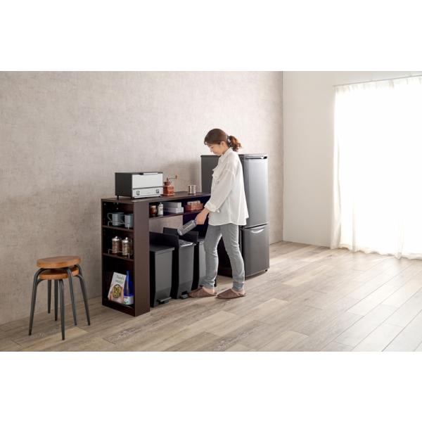 【発売日：2024年08月01日】ごみ箱上のスペースを有効活用できる、シンプルデザインのラック。天板下やサイドにオープン収納が付いていてキッチン小物も収納可能。【カラー】ダークブラウン/ナチュラル/ホワイト【サイズ】(約)幅98.5×奥行4...