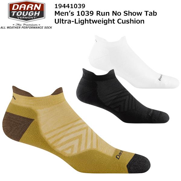 メンズ1039 ラン ノーショウタブウルトラライトウェイト クッションはシルクのように滑らかなカフ、高性能なフレックスゾーン、サポート性の高いフィット感が特徴のランニング向け靴下です。超軽量で吸水性に優れたメリノウールを使用しており、一日中...