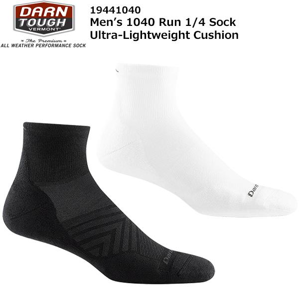 メンズ 1040 ラン 1/4 ウルトラライトウェイトクッションはスムーズで超軽量なランニング向けソックスです。シングルトラックのトレーニングからジープロードでのトレーニングまで幅広く対応します。前足部には通気性に優れたフレックスゾーンを設...