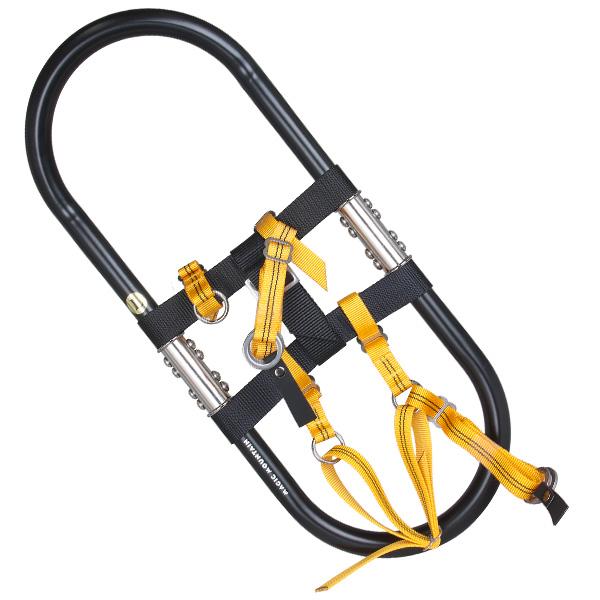 フレーム前方を上方へカーブさせることでストレートのフレームに比べ足の運びが改善されるアルミわかん。サイドの歯をフレームに固定しているのはスクリュー＆ナットのため、歯の交換が可能です。歯とスクリュー＆ナットはステンレス製なので錆び付く事があり...