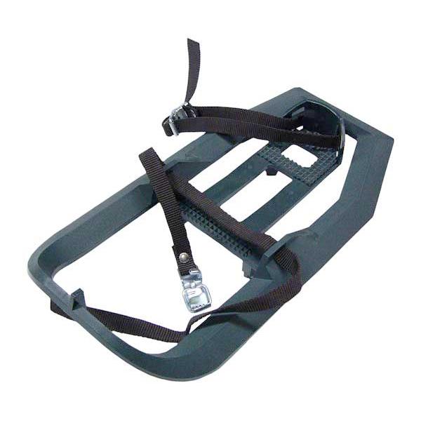 素材に耐衝撃性が高く、雪や氷が付着しないナイロン樹脂を使用しています。底面のスパイクには直径２mmのステンレス製を７本使用し、１０mmの氷の板も８kg／平方cmの荷重で破壊できます。※こちらの商品は雪の上のみでご使用ください（アスファルト、...