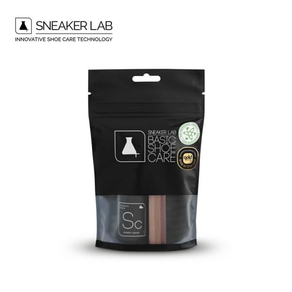 ボトルタイプのスニーカークリーナーとブラシがセットになったお得なキットです。汚れをかき出すのに理想的なリサイクルブラシは、クリーナーと組み合わせて使うと、より効果的です。※ブラシを強く擦ると素材を傷つける恐れがございますのでご注意下さい。汚...
