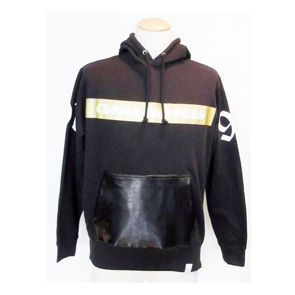 保温性の高い10ozの柔軟で肌触りの良い裏起毛を使用したPULLOVER HOODIEです。コレクションでも多くみられたグリッターゴールドプリントを施し、カンガルーポケットは、フェイクパイソンで製作。COLOR : BLACKMATERIA...