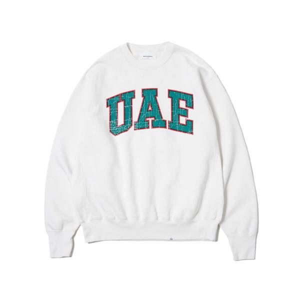 ESCAPE TO PARADISE と題して世界のリゾートや名所の架空のマーチャンダイジンググッズを製作。空港やキャンパスストアのお土産で売っていそうなカレッジスタイル。もはや説明不要のアメリカンスポーツウェアメーカーの代名詞と呼べる某ス...