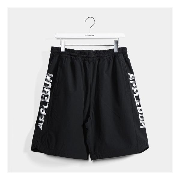 サイドに【APPLEBUM】ロゴを落とし込んだバスケットボールショーツ。伸縮性のある素材で仕立て、抜群の機動性を持たせた1着です。裾部分にはアクセントになる切り返しテープを付け、シルエットが広がりすぎず、上品な印象を与えてくれます。部分的に...