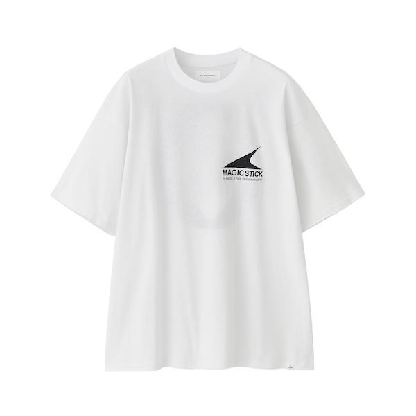 MAGIC STICKのグラフィックシリーズ。今シーズンは音楽からインスピレーション。ド直球のサンプリングTシャツ。　1993年リリースのSWV / Right Here Human nature remixからサンプリング。バックプリント...