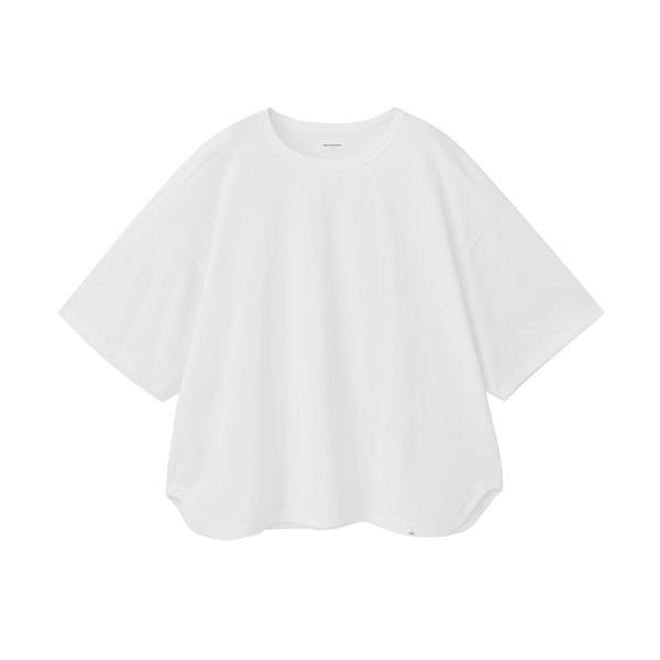 ブランド史上もっともルーズなシルエットで製作したオーバーサイズTシャツ。単体での着用はもちろん、インナーを着用するレイヤードスタイルをイメージして製作しておりコーディネートの幅を広げている。スペインとフランスにまたがるバスク地方の漁師が愛用...