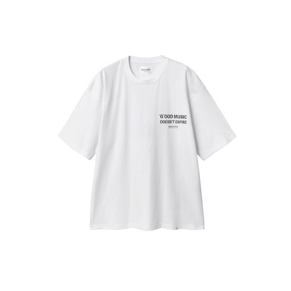 グラフィックシリーズは、今シーズンもブランドのバックボーンである音楽からのインスピレーション。"Lil Wayneの名曲でトップ3に入るパンチラインをグラフィック化した"Real G’s move in silence like lasag...