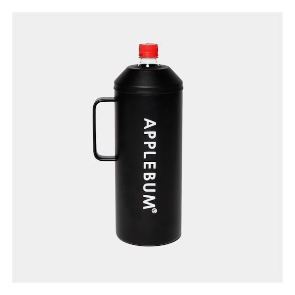 10時間後でも温度をキープする、1.5Lのペットボトルが入るステンレス製真空二重構造のペットボトルクーラー。暑い夏のスポーツやアウトドア、室内ではジャグ代わりとして使用可能。大きめハンドルは持ち運びにも便利です。COLOR : BLACKM...