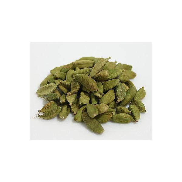大粒で緑色の濃い「ビッグ」という規格品が入荷致しました。キリスト誕生以前から香水の原料になっているスパイスの女王。その豊かな香りは甘い料理にも辛い料理にも良く合います。熱した植物油にカルダモンを外皮ごと加え、油に香りを移すことで料理に使うこ...