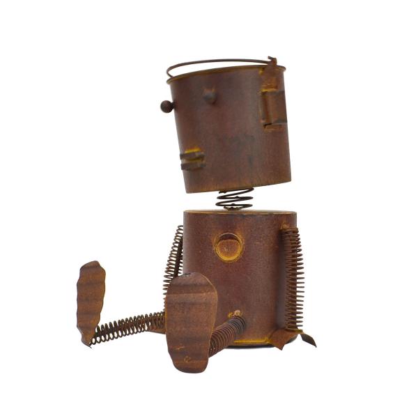 ブリキシリーズにバケツロボットの置物が登場です。サイズは　Ｓ,Lサイズご用意しました！座った姿が可愛い、和みのガーデンオーナメントです。ブリキの風合いがアンティーク風でお洒落です。首がプルプル動いてとってもキュート♪お庭や玄関先をおしゃれに...