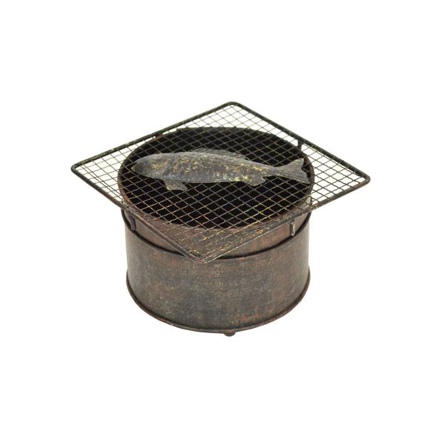 夏の必須アイテム、蚊取り線香ホルダー。七輪で魚を焼いているような・・・ユニークな蚊取り。楽しいデザインです。楽しくおしゃれに虫よけを！という方に♪軒先から漂うなつかしい香りに夏の気配を感じて・・・玄関先からバーベキュー ガーデニング 軒先に...