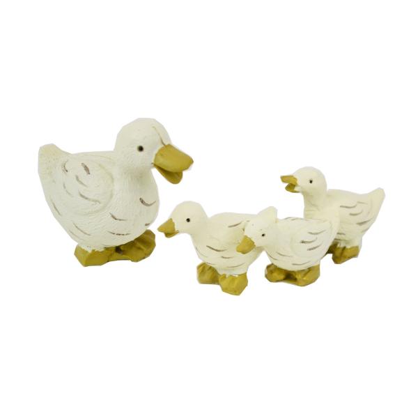 レジンミニチュアオーナメントアニマルオブジェ グースファミリーレジン製（樹脂）にペイントを施した小さな置物。親グース、子グースたちのパーツ、2点セットです。レジンと塗装によって細部までこだわった造形や色合いが可能で、様々なデザインを楽しむこ...