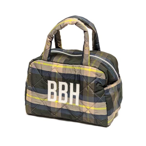 とってもかわいいキルティング素材のミニボストンバッグ　チェック ブラウンです。お出かけやビジネスユースと普段使いにはもちろんですが、内側生地が2重で保冷温効果があるので、ランチバッグとしてもおしゃれにお使いいただけます。持ち手を持って、腕を...