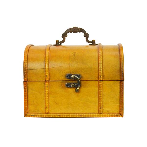 アンティーク風レトロなトランクです。宝箱としては珍しい、明るい色のライトブラウンに仕上げ、海賊の宝箱をモチーフに、かっこよくリアルに作りました。Lサイズ。おもちゃ箱、アクセサリーケース、ジュエリーボックス、小物入れ、ソーイングボックス、キー...