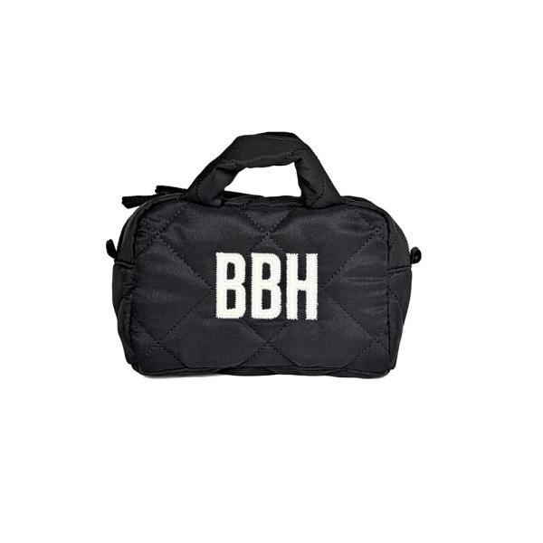 大好評のミニボストンがそのままギュッと小さくなったおしゃれなポーチバッグが登場。ポーチサイズで使い勝手がよく、ミニサイズのランチバッグ、コスメやステーショナリーポーチとしておすすめ。サイドのループにストラップなどをつけて肩がけにできます。イ...