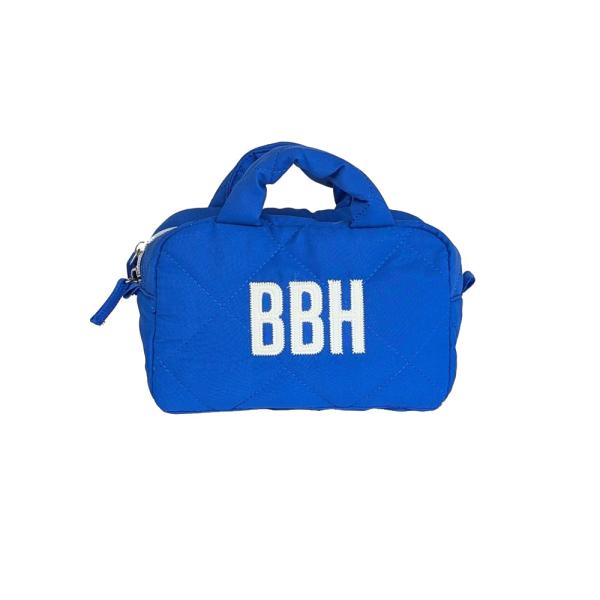 大好評のミニボストンがそのままギュッと小さくなったおしゃれなポーチバッグが登場。ポーチサイズで使い勝手がよく、ミニサイズのランチバッグ、コスメやステーショナリーポーチとしておすすめ。サイドのループにストラップなどをつけて肩がけにできます。イ...