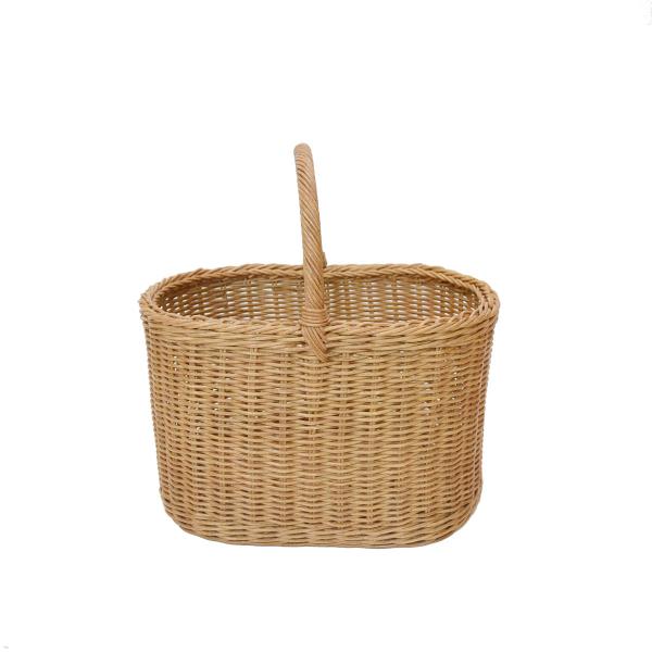 ラタンバスケットのオーバル深型、ねじり一本手。昔から長く愛用されてきた形の籐かごです。艶があり、高級感のある仕上がりとなっています。高品質なラタン（籐）の産地として知られる、インドネシアで生産され、職人が一つ一つ、全行程ハンドメイドにて作ら...