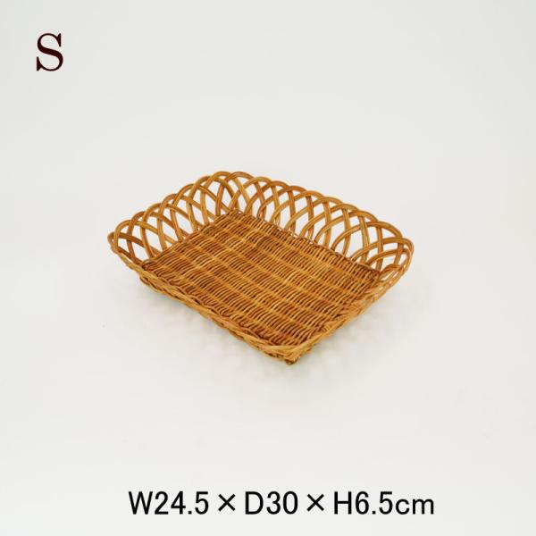 ラタン製パントレー S　透かし編み　です。品質の良いベトナム産のラタンを丁寧に編み込んだ、味わいのあるトレイバスケットです。ナチュラルな籐がパンや食品との相性が良い籐かごで、お店やカフェのディスプレイとしておすすめです。ふちが波型で中身が見...