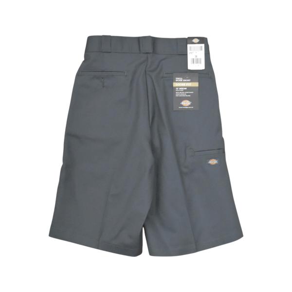 ・詳細Dickiesより王道のワークショーツ。股下13インチのちょうど膝が隠れる長さで、ルーズなシルエットが魅力的な一着。・素材ポリエステル65%コットン35%・サイズ30 ウエスト78cm 股上33cm ワタリ幅30cm 裾幅31cm31...