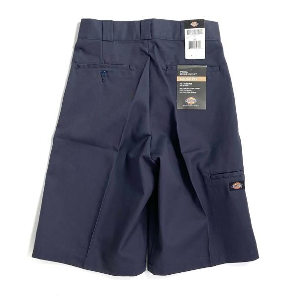 ・詳細Dickiesより王道のワークショーツ。股下13インチのちょうど膝が隠れる長さで、ルーズなシルエットが魅力的な一着。・素材ポリエステル65%コットン35%・サイズ30 ウエスト78cm 股上33cm ワタリ幅30cm 裾幅31cm31...