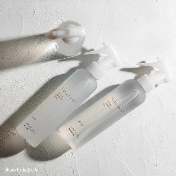 《アロマ》〜自然の香りでお部屋を整える〜ライフスタイルに合わせて、天然精油が香る心地よいお部屋に・・・＜100%天然精油の香り＞ハナトミの和精油を配合した100%天然精油アロマブレンドの香りがお部屋に広がるとともに植物由来成分99％以上。抗...