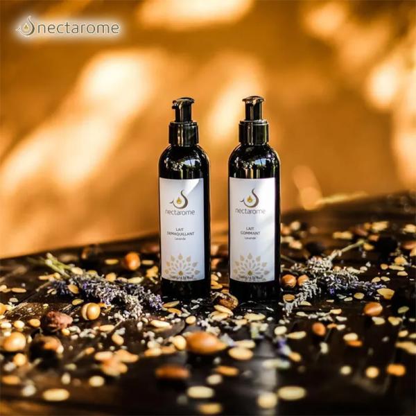 《角質ケアミルク》アルガンの核を細かく砕いた粒が毛穴の汚れをしっかり落とす〜世界にたった一つの製法でつくられた角質ケアミルク〜アルガンの実から取り出された核を細かく砕いた粒が配合されたゴマージュ(毛穴ケア)。アルガンの核を使用したスクラブは...