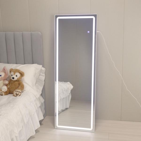 この全身鏡LEDミラーは、女性に大人気のオシャレで可愛いデザインが特徴です。三段調節可能なLEDライトが内蔵されており、明るさを自由に調整できるため、メイクやファッションチェックに最適です。ホワイトカラーがどんなインテリアにもマッチし、部屋...