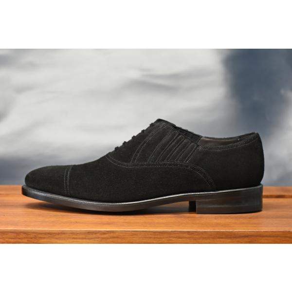 ◆商品詳細説明◆商品：【アウトレット】スエードレイジーマン ブラック / Vibramソール / グッドイヤーウェルト製法 Steve RAYMARブランド：RAYMAR状態：新品製法：グットイヤーウェルト製法　甲革：牛革 スエード ※天然...