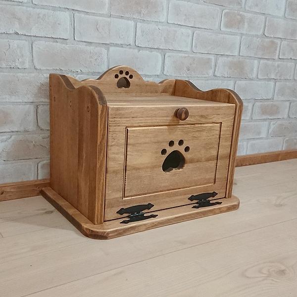 商品をご覧いただきありがとうございます！食パンが2斤入る大きさのブレッドボックスです！食パン入れに限らずちょっとした日用品入れや小物入れとしてもおススメです真心こめた丁寧なハンドメイド作品を完成品でお届けさせていただきます！【商品サイズ】※...