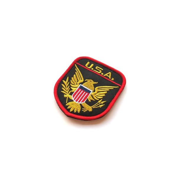 マジックテープ付で簡単にＢＤＵやヘルメットなどに装着可能です。