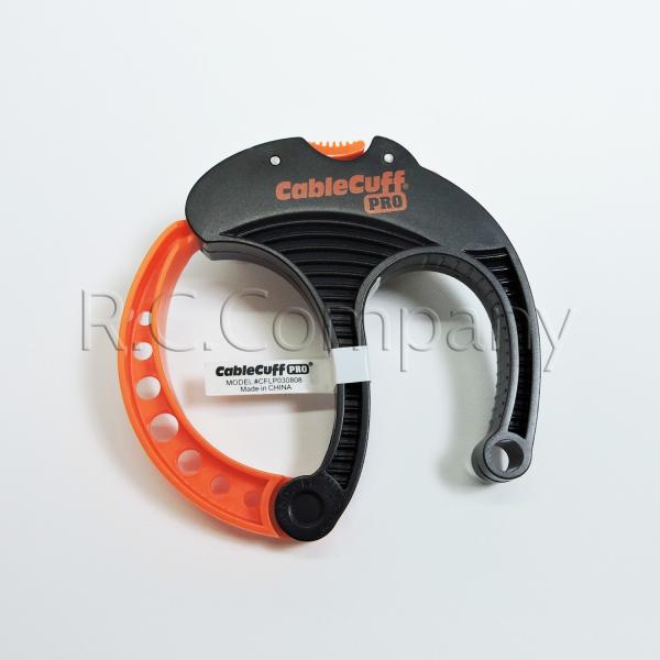 【商品コード：CUF-L】ケーブルを整理するのに役立つ、シンプルで連続性、快適性、機能性を兼ね備えたCableCuffです。ワイヤーまたはケーブルを束ね、CableCuff の鋸歯状のジョーで所定の位置にロックするだけ。ケーブルを戻す必要が...