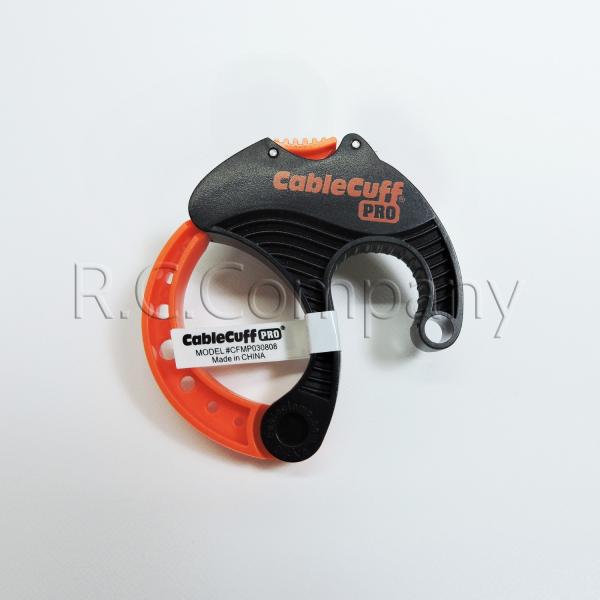 【商品コード：CUF-M】ケーブルを整理するのに役立つ、シンプルで連続性、快適性、機能性を兼ね備えたCableCuffです。ワイヤーまたはケーブルを束ね、CableCuff の鋸歯状のジョーで所定の位置にロックするだけ。ケーブルを戻す必要が...