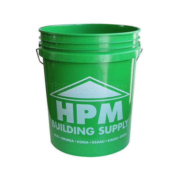 【商品コード：PB-5G-HPM】ハワイのホームセンター「HPM Building Supply」のプラスチック製バケツです。掃除や洗車、工具入れにはもちろん、ごみ箱にも使えます。【サイズ】・φ約300mm×高さ365mm(取手部は含まず)...