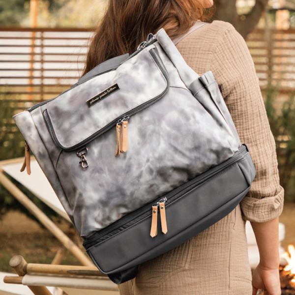 【発売日：2022年06月27日】●公園からオフィスへ オンとオフで使える2WAY仕様ペチュニアピックルボトム　ピボット　マザーズバッグ リュックは、モダンなデザインと多様な機能が自慢のバッグです。リュックとショルダーバッグの2WAY使用可...