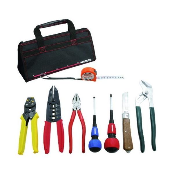 【発売日：2022年06月23日】【商品詳細】●電気工事士技能試験を受験するための基本工具+JIS C-9711適合品の圧着工具（リングスリーブ中小用）のセットです。●多機能なVA線ストリッパーで切る、測る、剥く、のの字曲げの作業が効率よく...