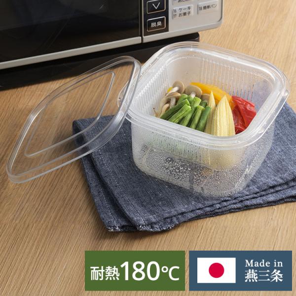 【発売日：2025年10月09日】【商品説明】調理・水切り・保存がこれ一つ!このザル付き角型レンジ容器は、毎日のキッチン作業を効率アップさせます。透明なクリアボディと便利なザル(水切りすのこ)構造で、調理から保存までマルチに活躍します。【商...
