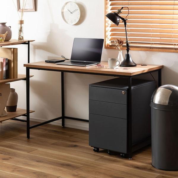 【発売日：2024年07月12日】■商品サイズ幅120×奥行60×高さ73.5cm■素材メラミン化粧繊維板 スチール(粉体塗装) ■生産国中国■特徴シンプルでスタイリッシュなデスクが登場。すっきりとしたデスクと鍵付きで多機能なワゴンの組み合...