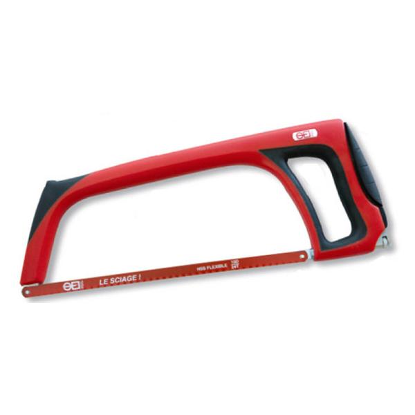 【発売日：2020年11月10日】●フレームハンドル：メタルフレーム（衝撃吸収樹脂コーティング）、弾力ゴムハンドル全長405mmx懐寸法115mm 重量790g ●ブレード張力：1000N ●付属品：純正ブレード（300mm長 24山 10...