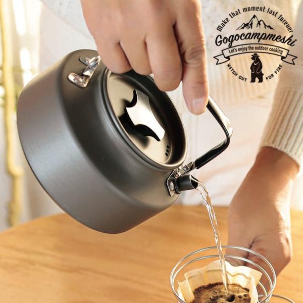 【発売日：2022年08月02日】■商品説明チタンよりも軽く熱伝導率が高いアルミニウム、表面を固く強くする硬質アルマイト加工で軽さと強さを両立どっしり安定する底広形状で効率よくお湯を沸かすことができます■商品サイズ直径150×133mm（ハ...