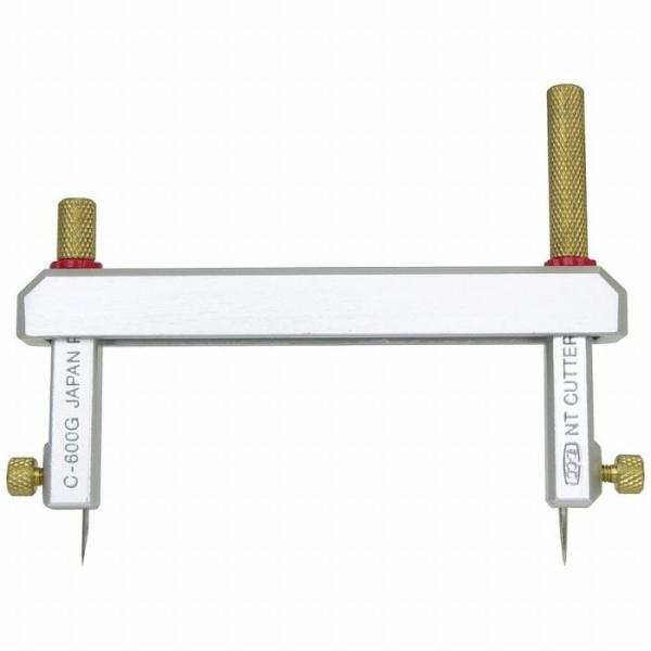 【発売日：2017年04月20日】【商品詳細】円切りカッター。紙など薄物用。円切りだけでなく両端に刃を付ければ、平行切りができ、両端に針をつければディバイダーとしても使えます。脚を本体に収納できるコンパクト設計。丈夫なダイキャスト製ボディ。...