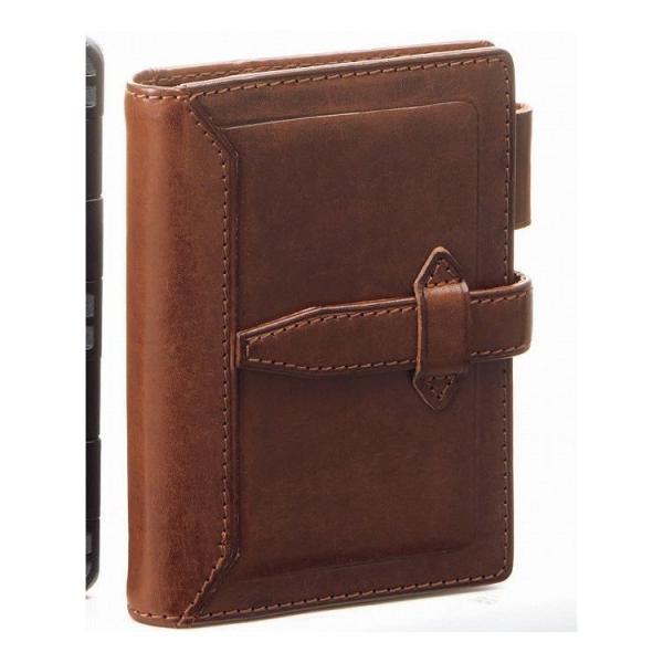 【発売日：2022年07月20日】【商品説明】特徴姫路のタンナーが日本産のステアハイド（成牛）をフルタンニンで2回鞣し、オイルとワックスをたっぷりと染込ませた重厚な革です。厚みもある革の為、通常のタンニン鞣しにかかる期間の1.5倍の時間をか...